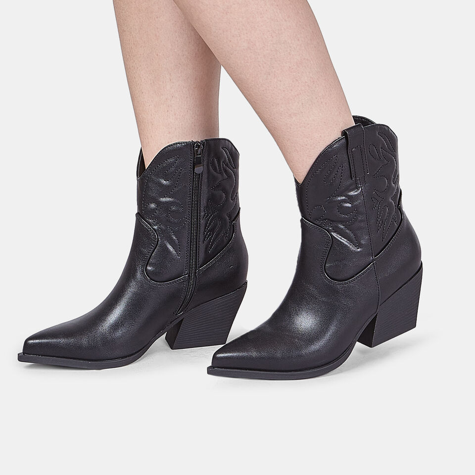Bata | Shoe and accessories store for the whole family